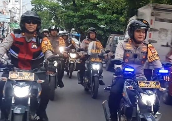 Polres Pelabuhan Makassar dan TNI Gelar Patroli Besar H-1 Pelantikan ...